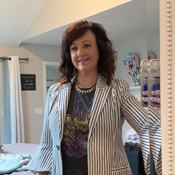 Stacy's Closet (@stacypriehs) | Poshmark